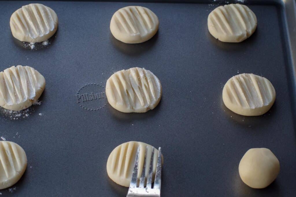 Whipped Shortbread Cookies (with cornstarch) - Food Meanderings