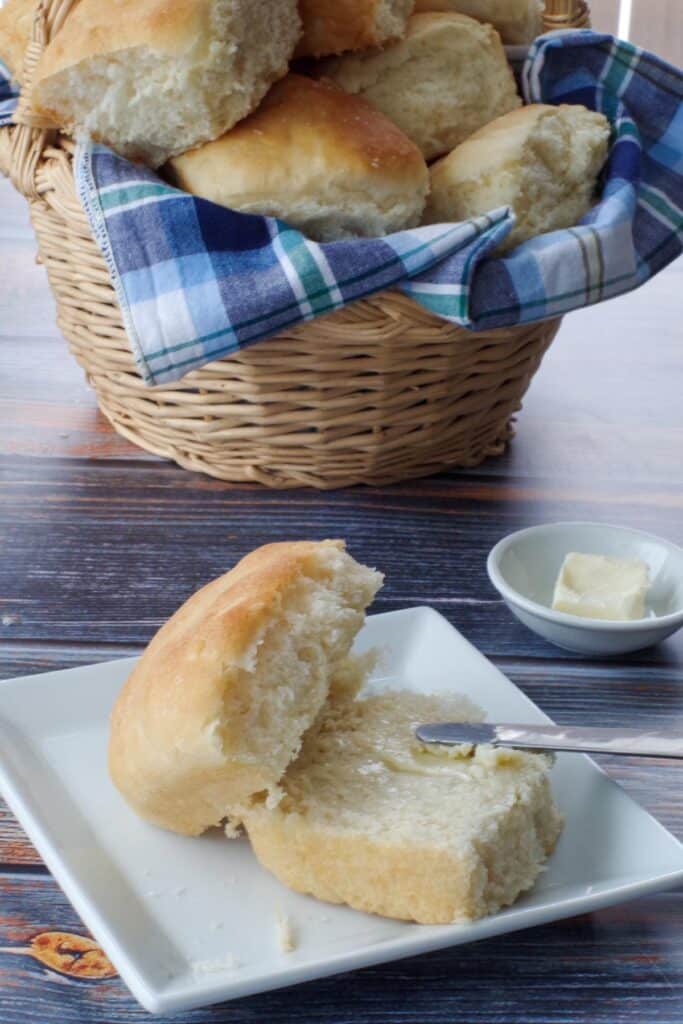 Granny buns (Old Fashioned Dinner Rolls)- Food Meanderings