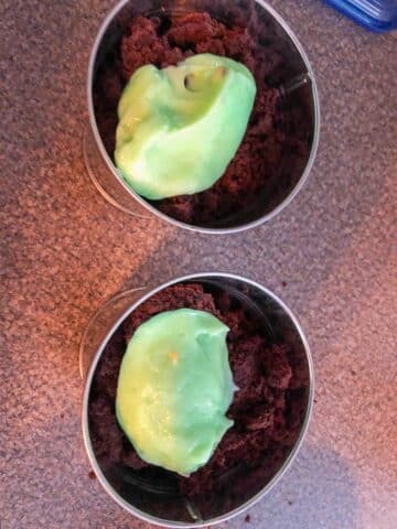 Jello Worms and Dirt Cup (Earth Day recipe) - Food Meanderings