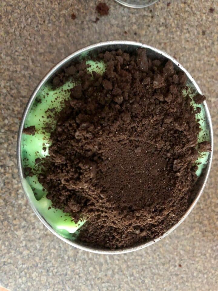 Jello Worms and Dirt Cup (Earth Day recipe) - Food Meanderings