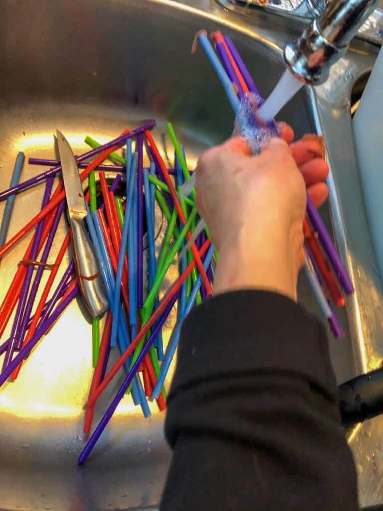 Jello Worms and Dirt Cup (Earth Day recipe) - Food Meanderings