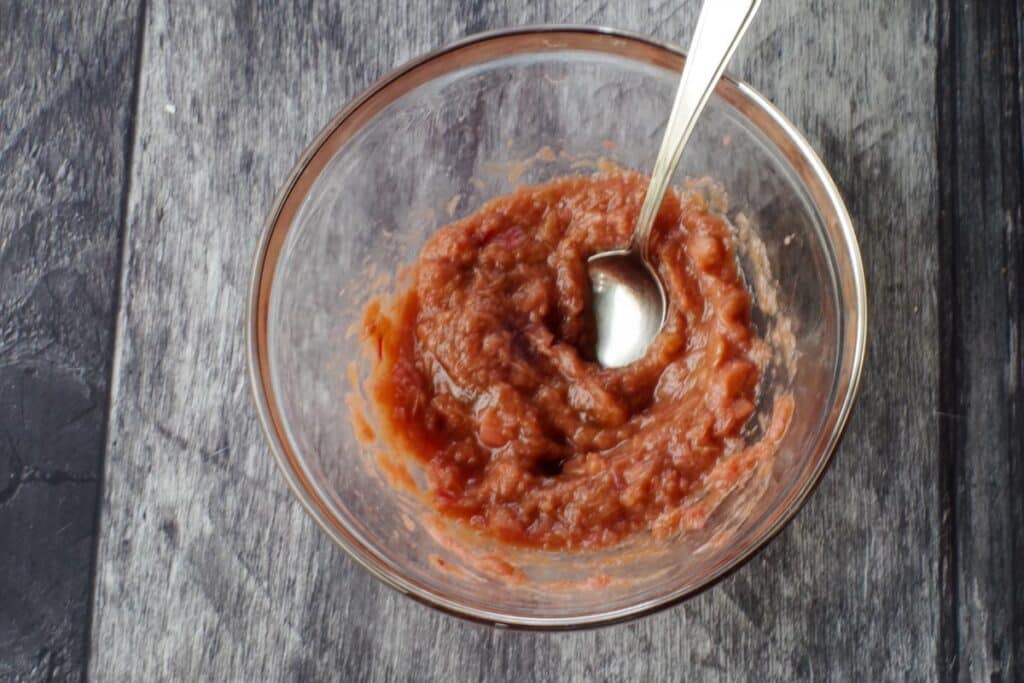 Easy Rhubarb Overnight Oats - Food Meanderings